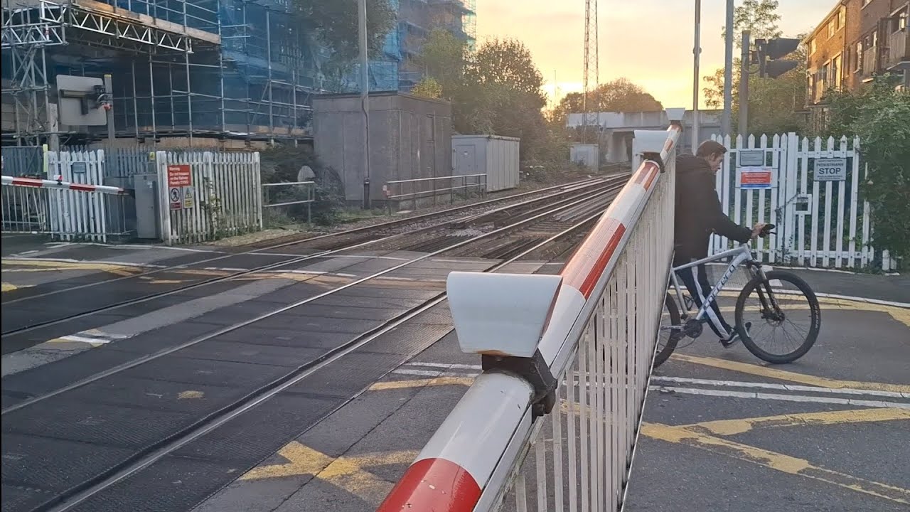 *person nearly hit by barrier* (Triple stay) MISUSE Cosham level ...