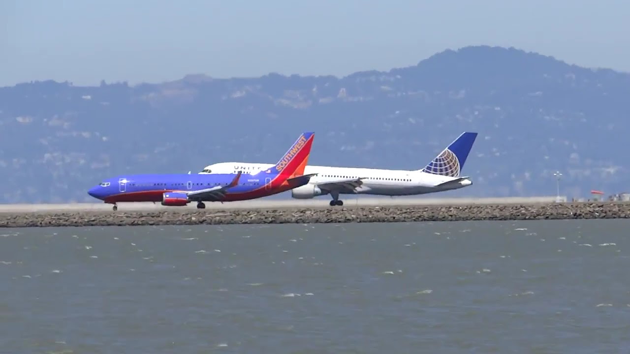 Parallel Landing at San Francisco International Airport - YouTube