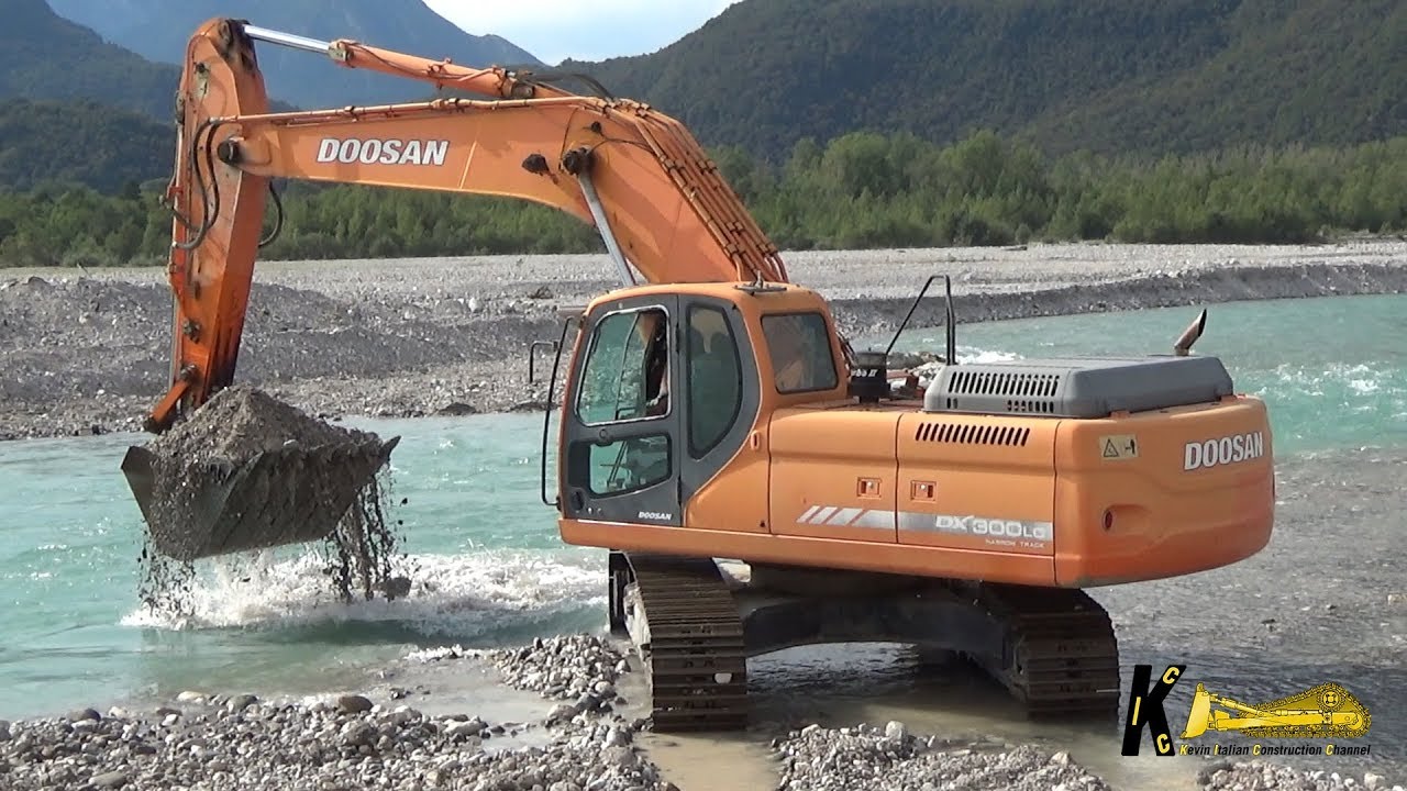 Doosan DX300 Excavator Digging Gravel Under Water - YouTube