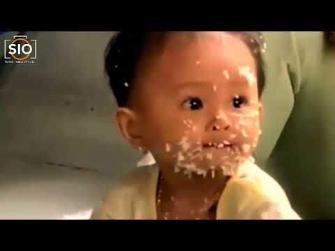 Lucu Pol Anak kecil Makan nasi blepotan
