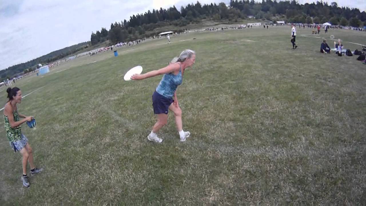 GoPro Freestyle Frisbee Tricks - YouTube