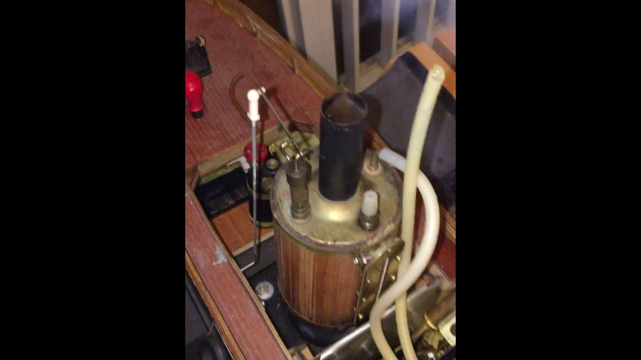 Steam boat (tug)Wilesco d49 engine - YouTube