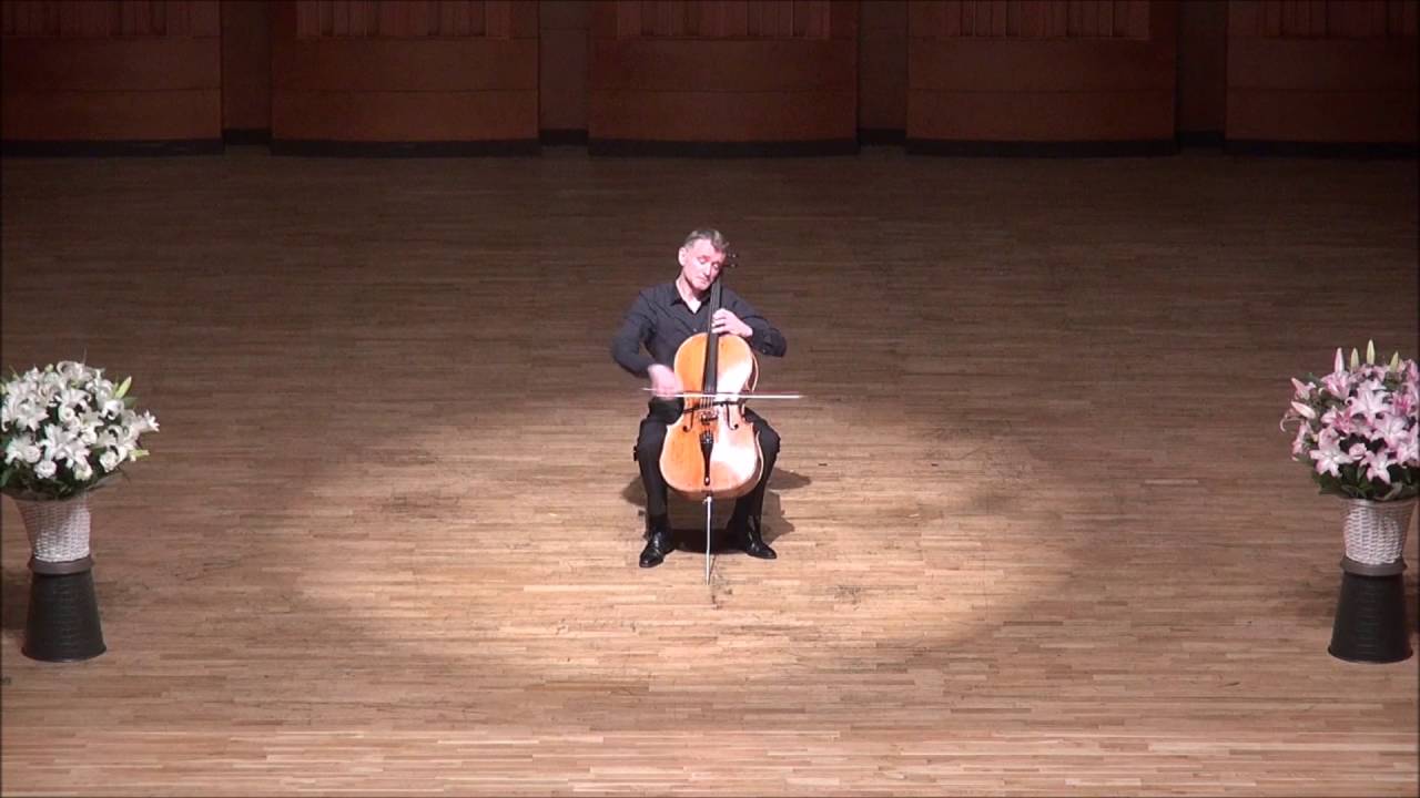 Martin Lohr - Bach Cello Suite No.2 in d minor bwv 1008 VI. Gigue - YouTube