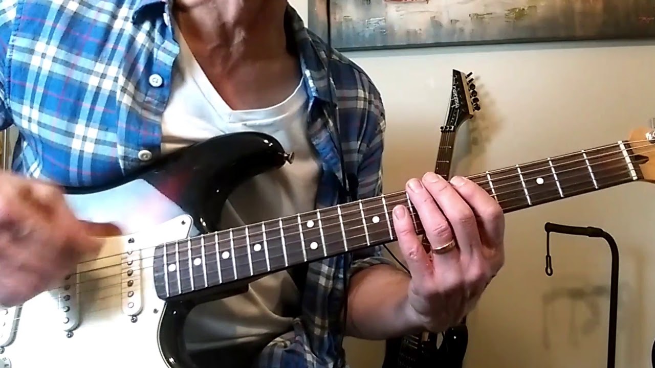 How to play the guitar riff to Miserlou - Dick Dale - YouTube