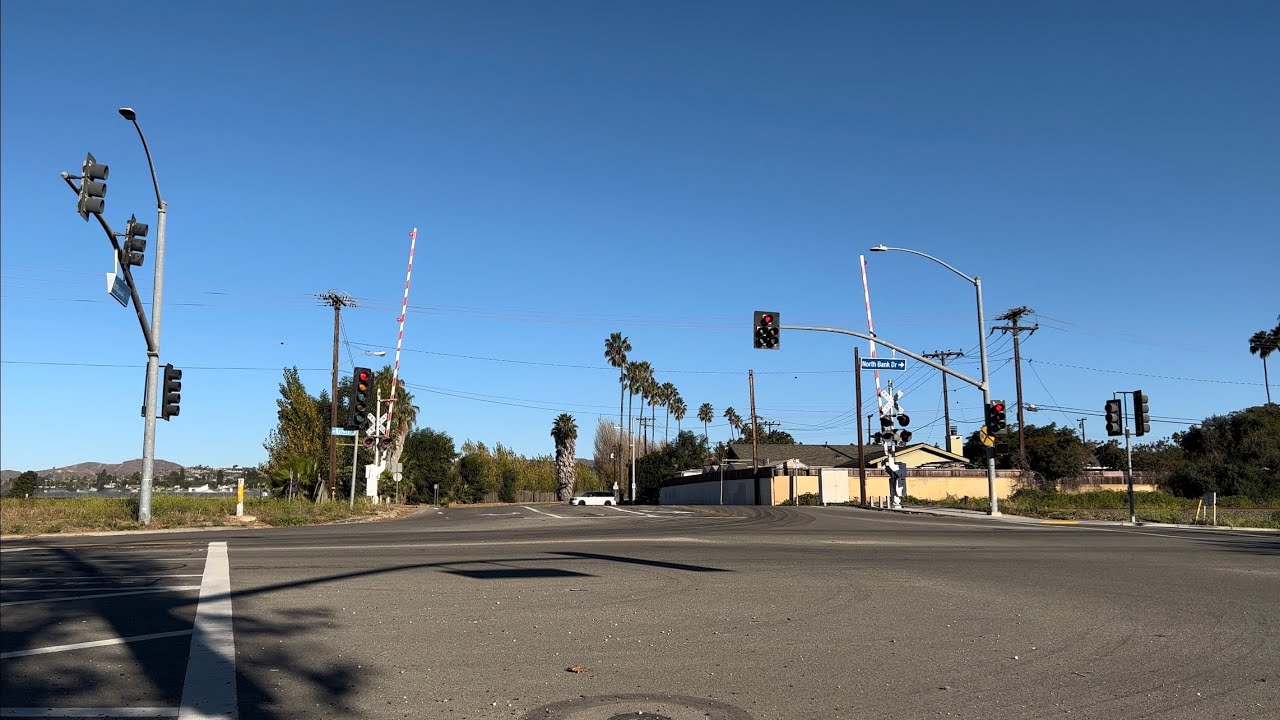 SERA 2666 @ Montgomery Avenue Railroad Crossing, Ventura CA 11-8-23 ...