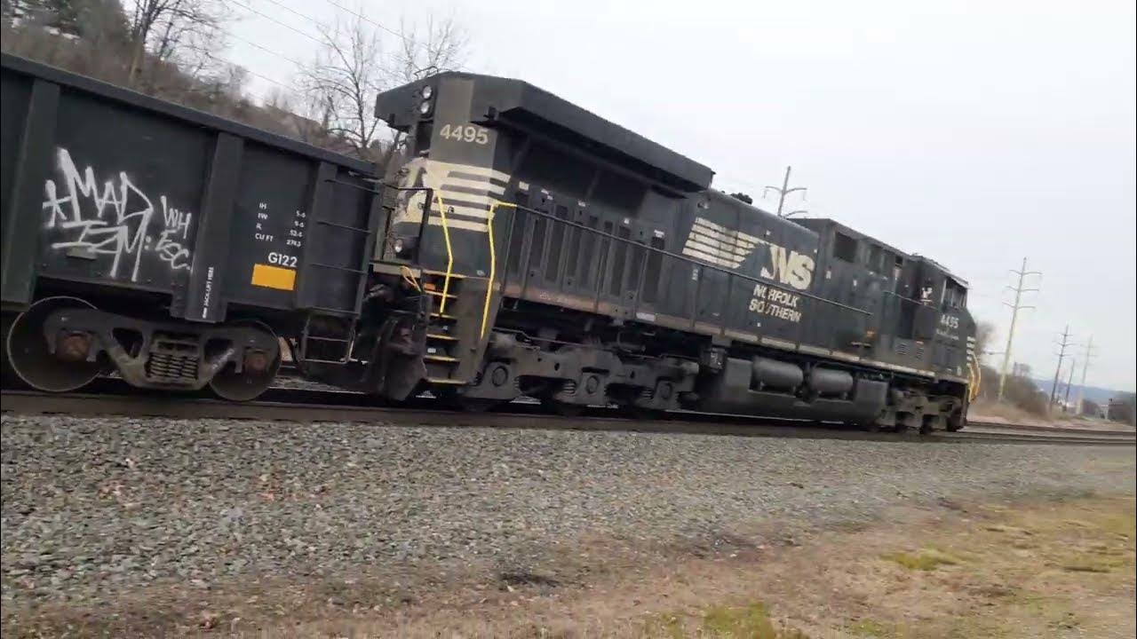 NS 4495 leads a mixed freight train in Wyomissing, PA (38G) - YouTube