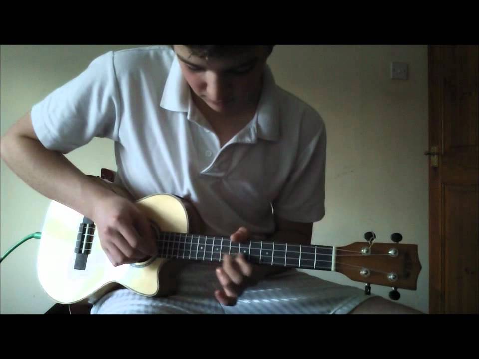 Muse - Hysteria - Bass line played on ukulele - YouTube