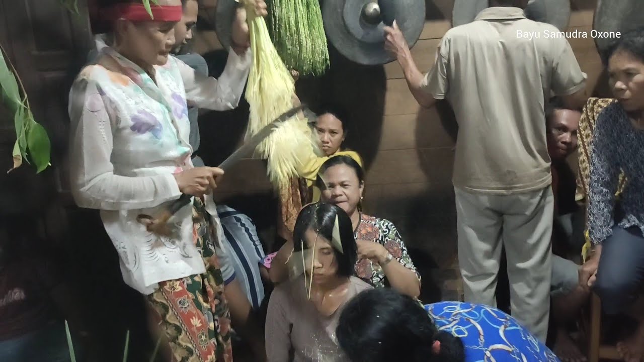 Sangiang bandar, ritual mengobati orang sakit, suku dayak, di pedalaman ...