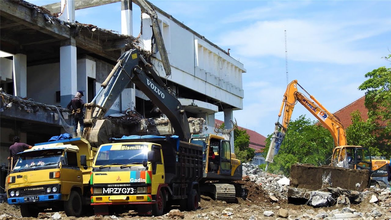 Demolition Excavator Digging Loading Debris Into Dump Trucks - YouTube
