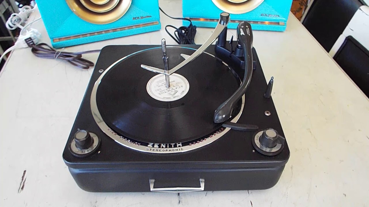 Zenith Cobramatic 4 speed automatic record changer playing a 78 RPM ...