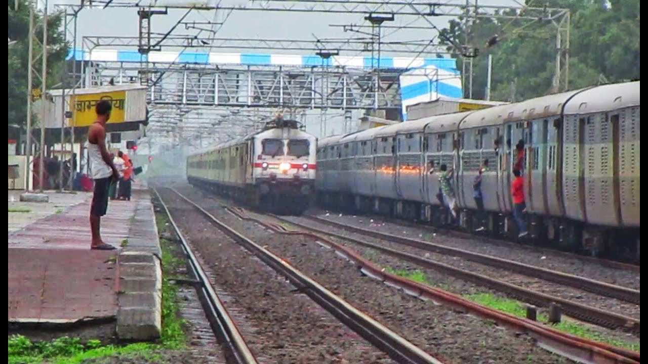 OVERTAKE : New Delhi - Mumbai Duronto Overtakes Route Diverted Train ...