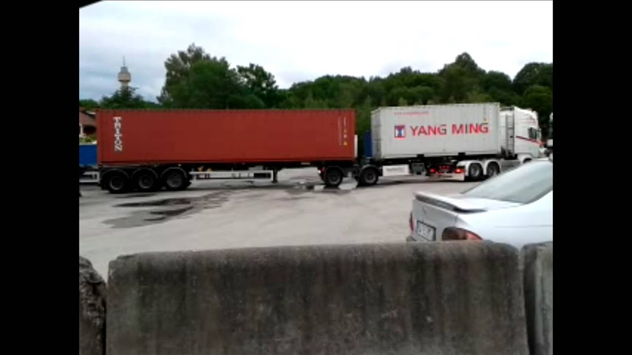 Scania reversing B-double / B-Train - YouTube