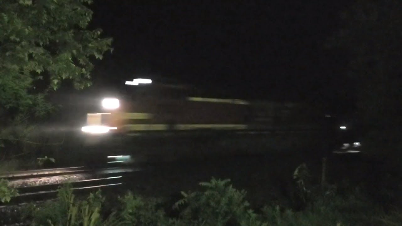 BNSF 7733 East in Wyanet, IL 7/1/21 - YouTube