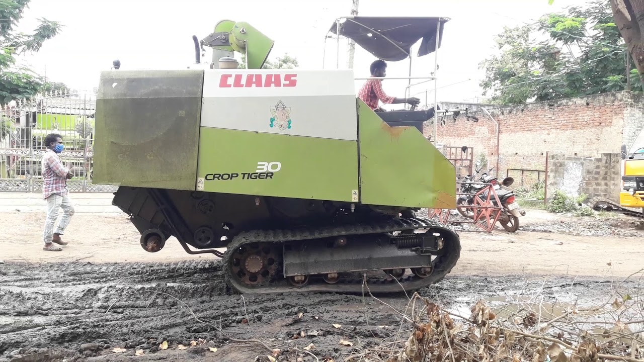CLAAS harvesting machine CROP TIGER 30 - YouTube