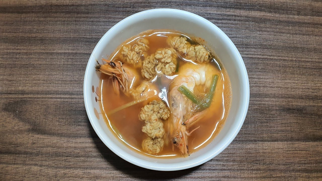 새우이리탕 얼큰 시원 간단 안주 Shrimp and Soft Roe Soup - YouTube