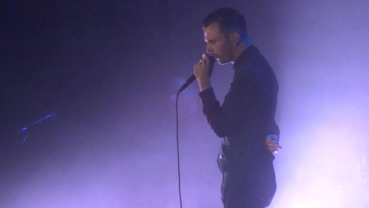 Hurts - Blind (Live in Helsinki 02/11/13) - YouTube