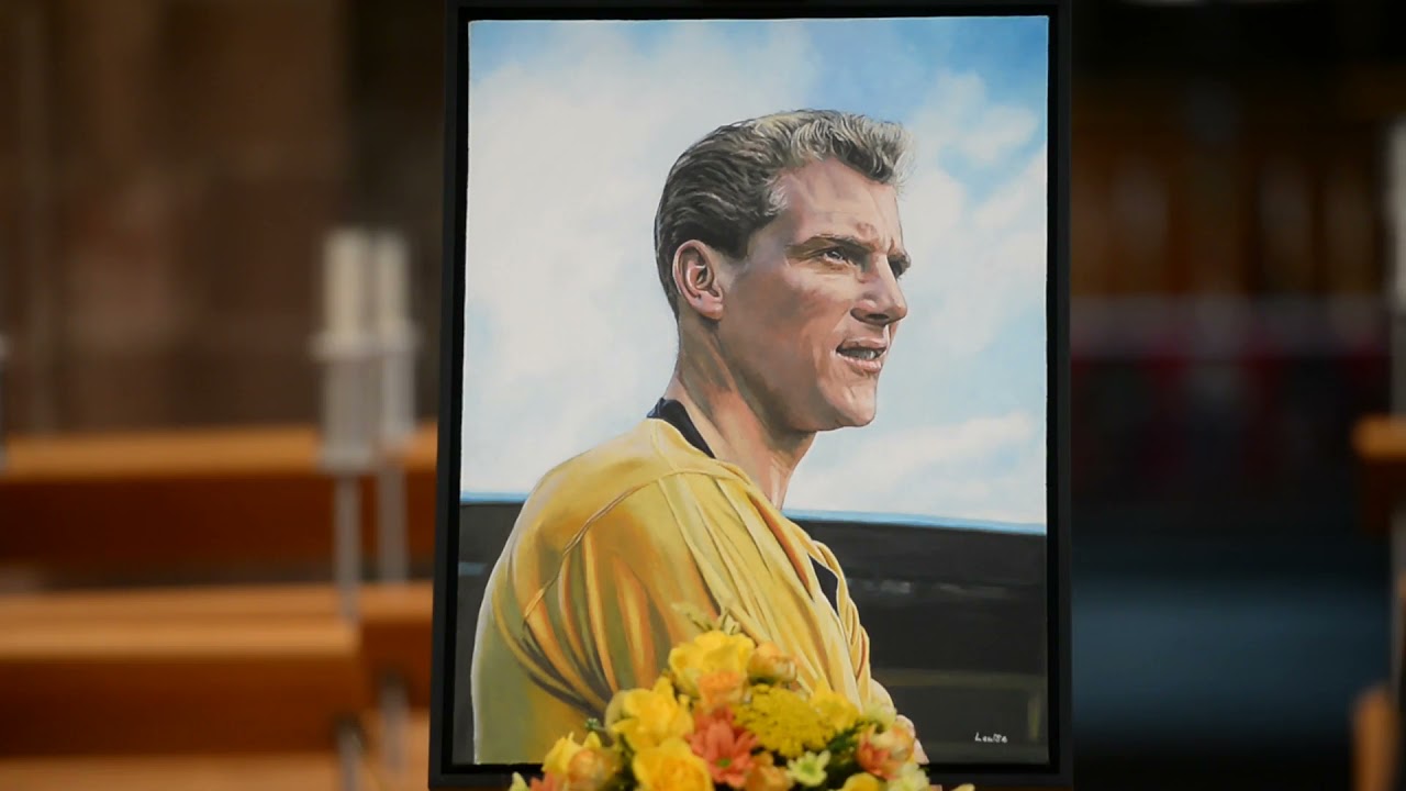 Tributes paid to Wolves legend Ron Flowers at memorial service - YouTube