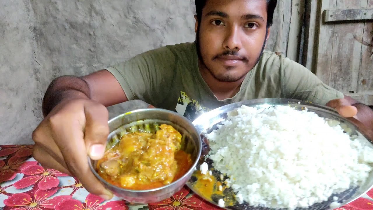 Eating rice with spicy chicken curry | spicy chicken gravy || Very ...