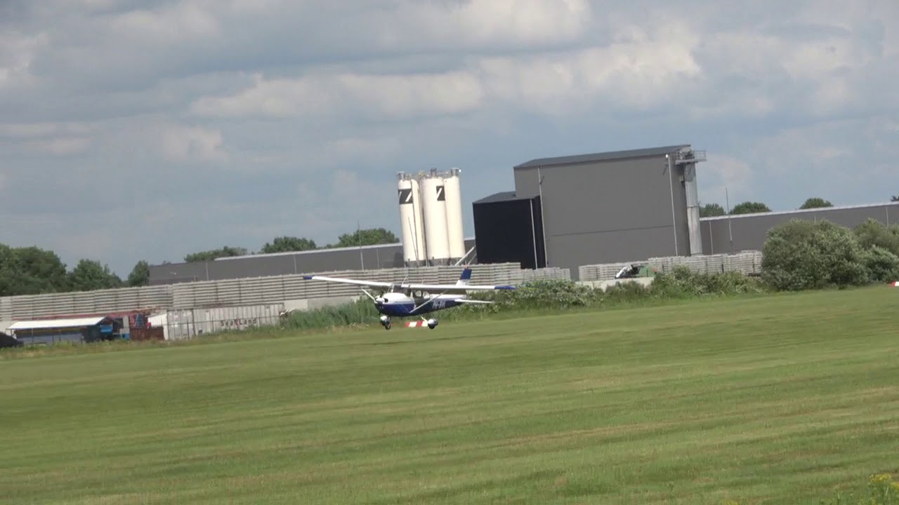 Flightlevel Cessna 172 Touch & Go at Hoogeveen Airport - YouTube