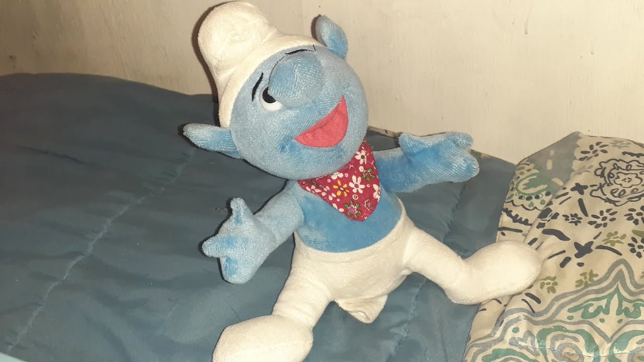 Knockoff Crazy Dancing Smurf (Sings Gummy Bear) - YouTube
