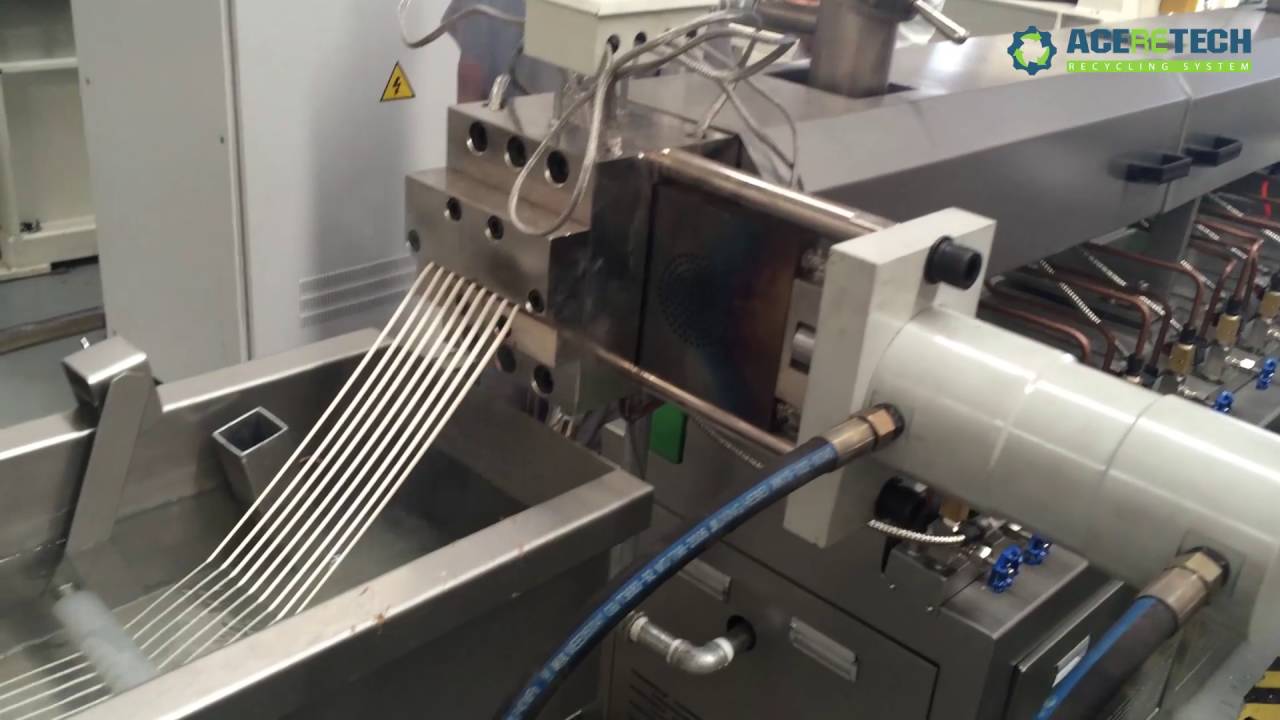 Twin screw extruder for HDPE compounding pelletizing machine - YouTube