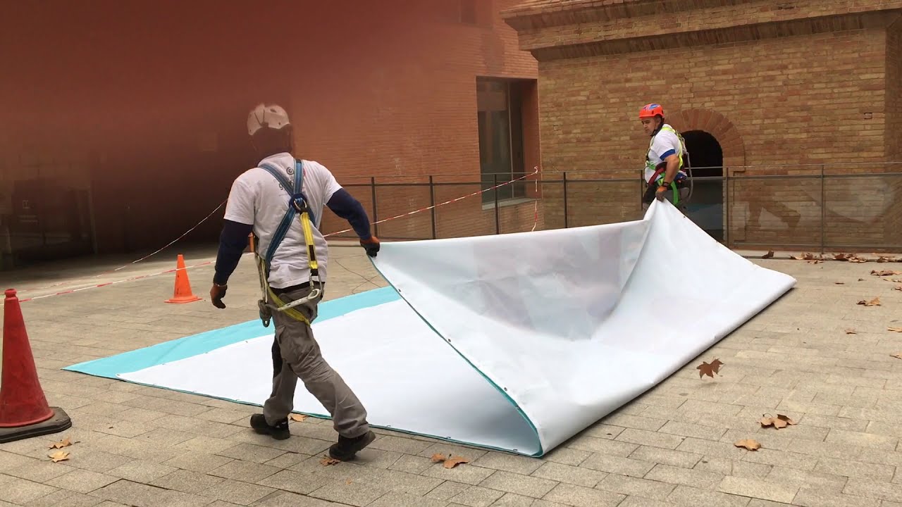 Instalación de LONA GRAN FORMATO - YouTube