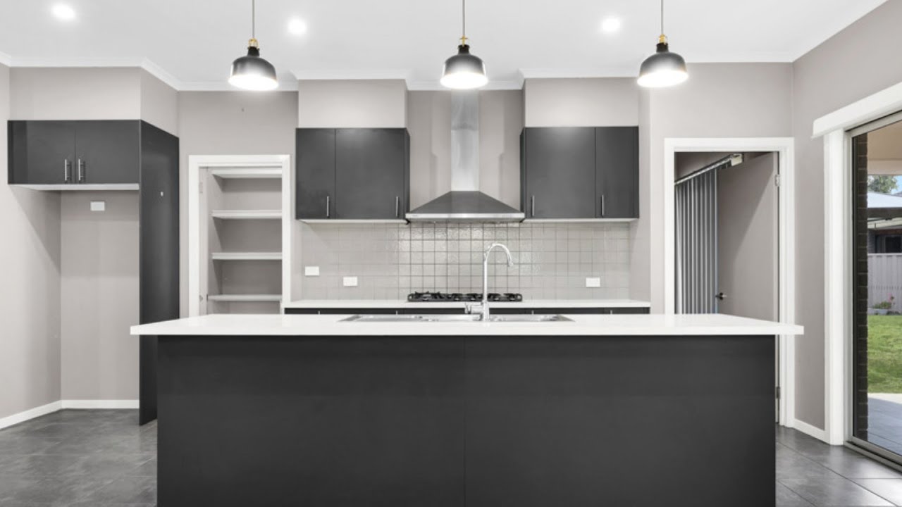 8 Monaco Circuit, WOLLERT, Victoria - YouTube