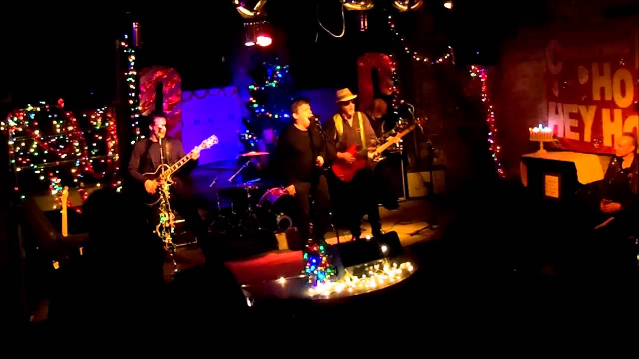 Tuff Darts live ft Jahn Xavier - YouTube