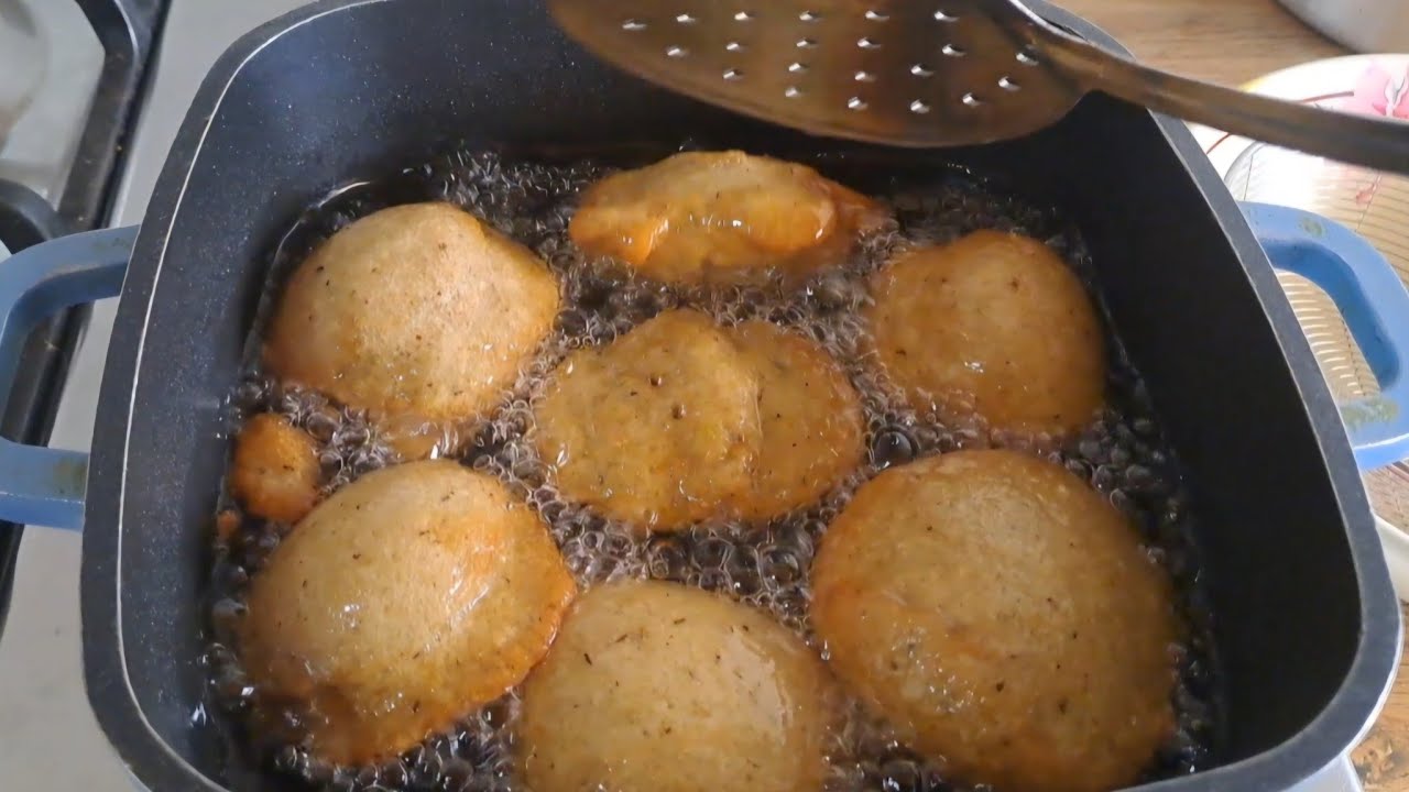 The simplest way to make AKARA/KOOSE. The Ghanaian way. - YouTube