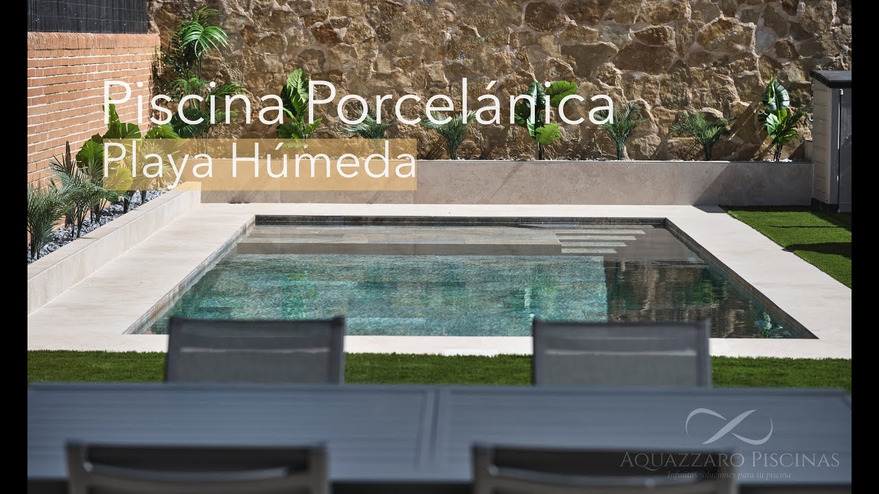 Piscina con PLAYA HÚMEDA y PORCELÁNICO CUPIRA MULTI - AQUAZZARO ...