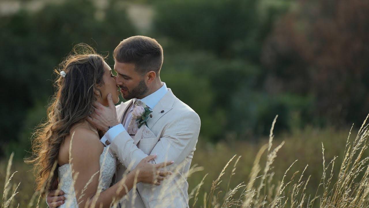 Madelaine & Jimmy @ Thatch Barn - YouTube