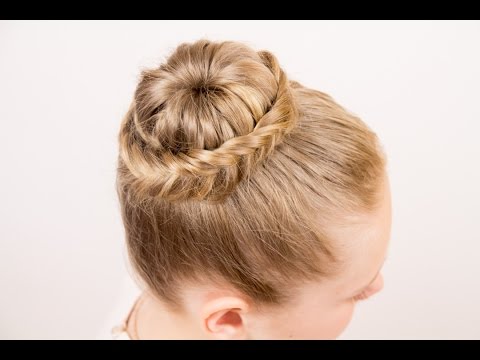 Детский пучок с плетением рыбий хвост. Children's Bun Using Fishtail Braiding