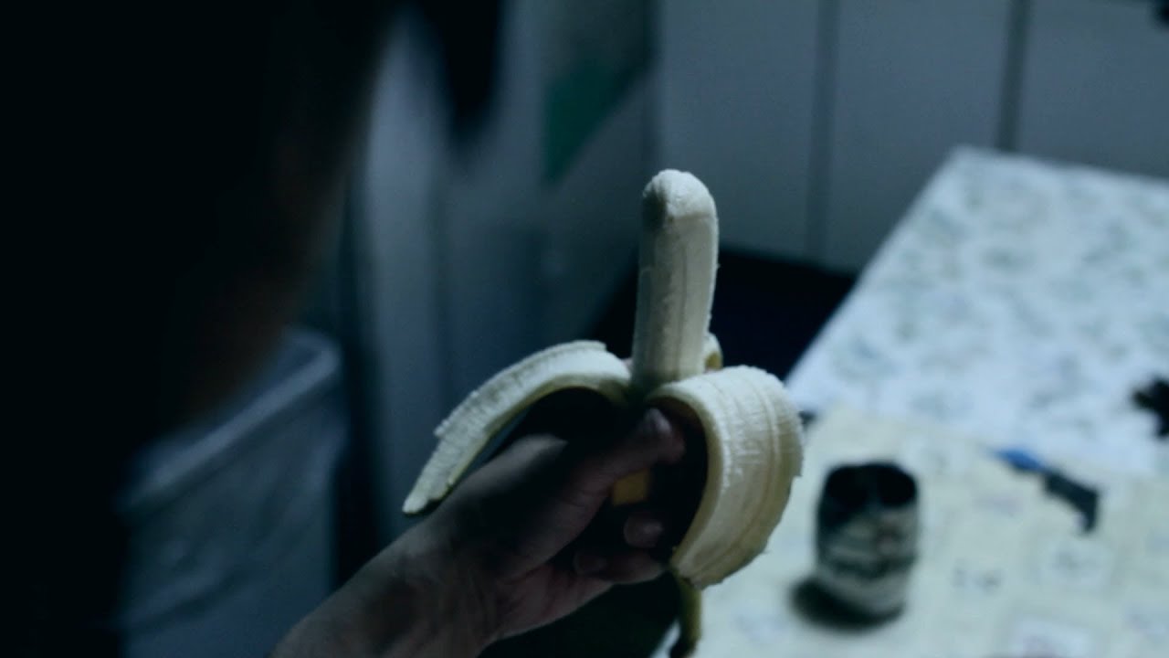短編映画「Attack of the Killer Bananas!』 - YouTube