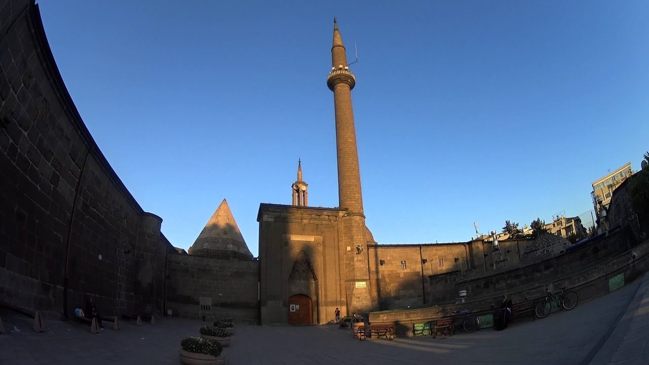 Kayseri Hunat Hatun Camii - YouTube