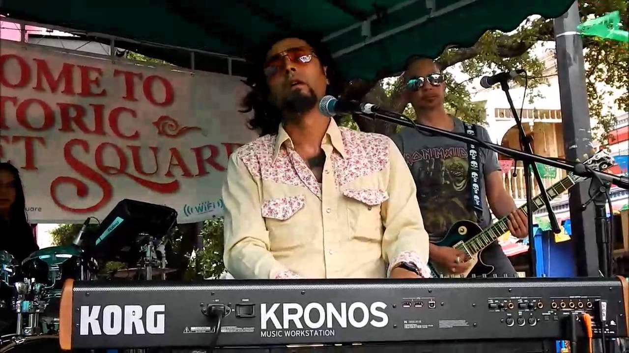 Sammy Villela Kiss Me in The Sunrise Market Square - YouTube