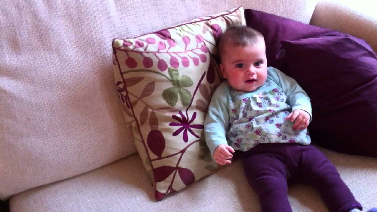 Findlay making Isla laugh - YouTube