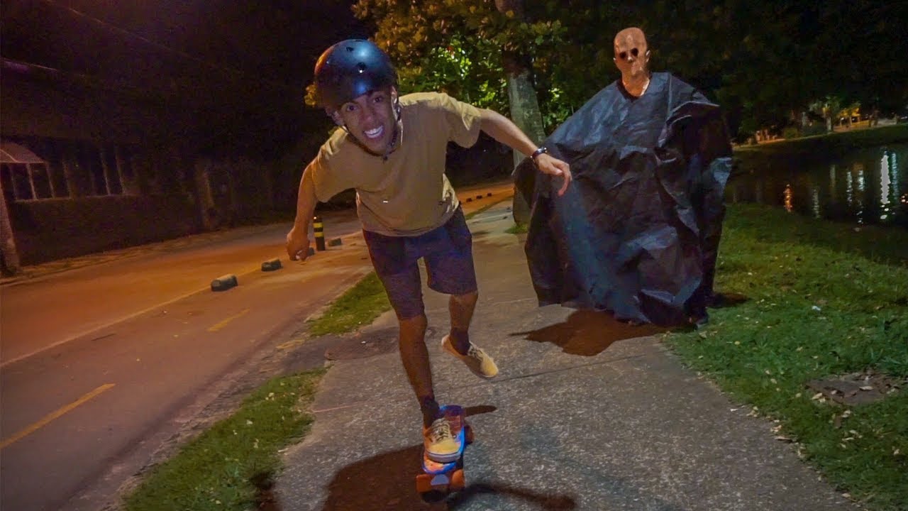 O MONSTRO ASSUSTADOR QUASE ME PEGOU ANDANDO DE SKATE! - YouTube