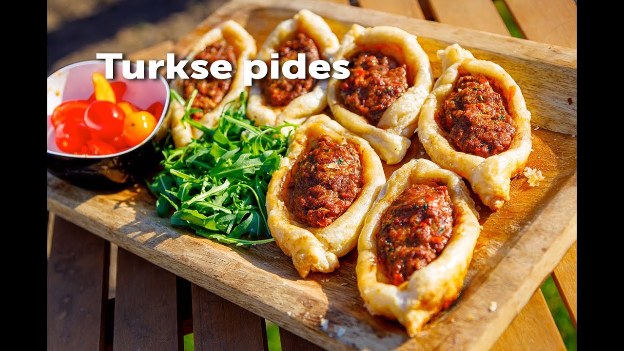 Turkse pides BBQ variant | Fire&Food TV BBQ-videos | barbecue recept ...