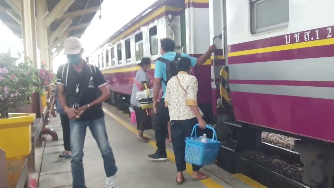 ขบวน 234 จอดสระบุรี ordinary train 234 at Saraburi - YouTube