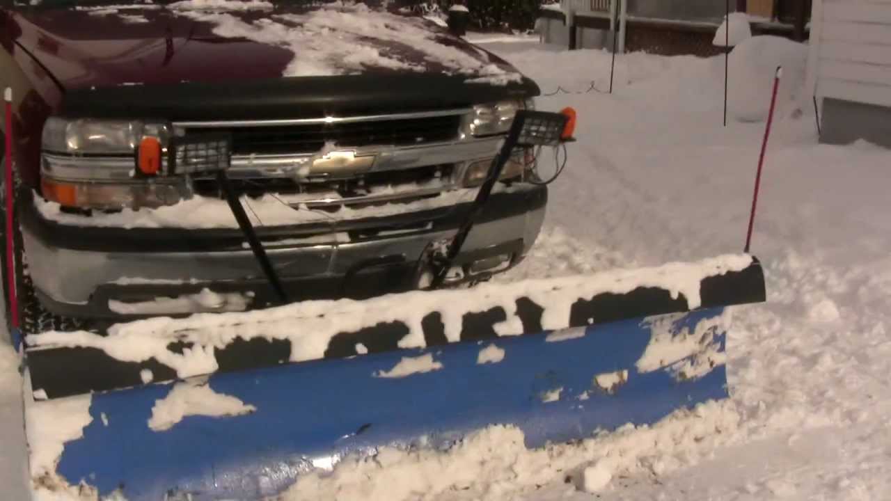 Chevy suburban in snow walk around - YouTube