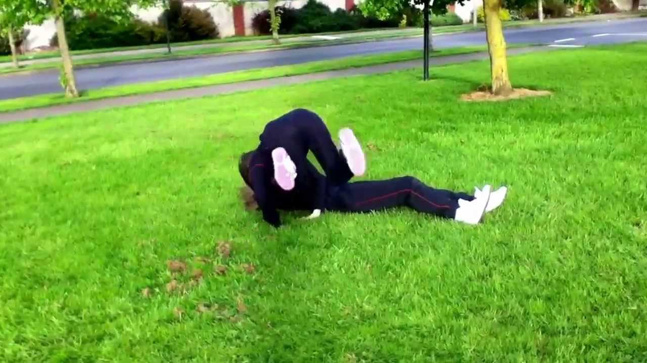 Cartwheel fail Aine and Niamh - YouTube