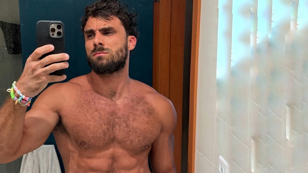 A Huge Danilo Influencer Man Shirtless Fitness - YouTube