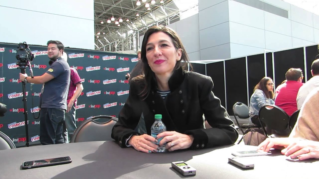 NYCC 2015: Producer Ali Adler Talks 'Supergirl' - YouTube