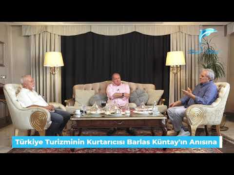 Besim Tibuk, Süleyman Demirel'e giydiriyor!