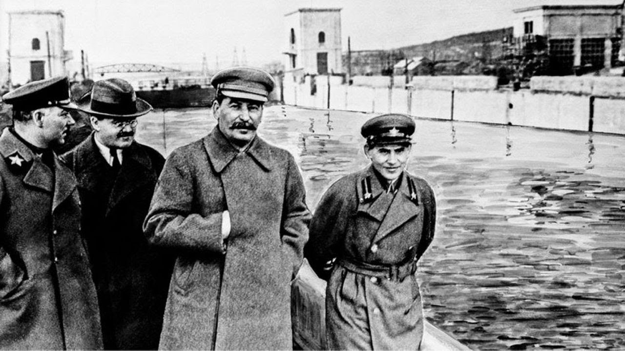 Josef Stalin e a Polícia Secreta | Monster: A Portrait of Stalin in ...