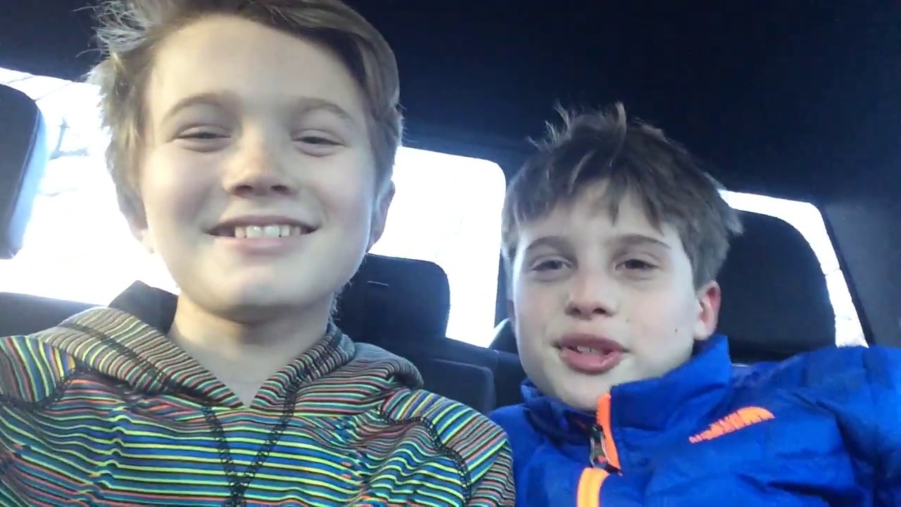 WATCHING RYAN Z PLAY HOCKEY - YouTube