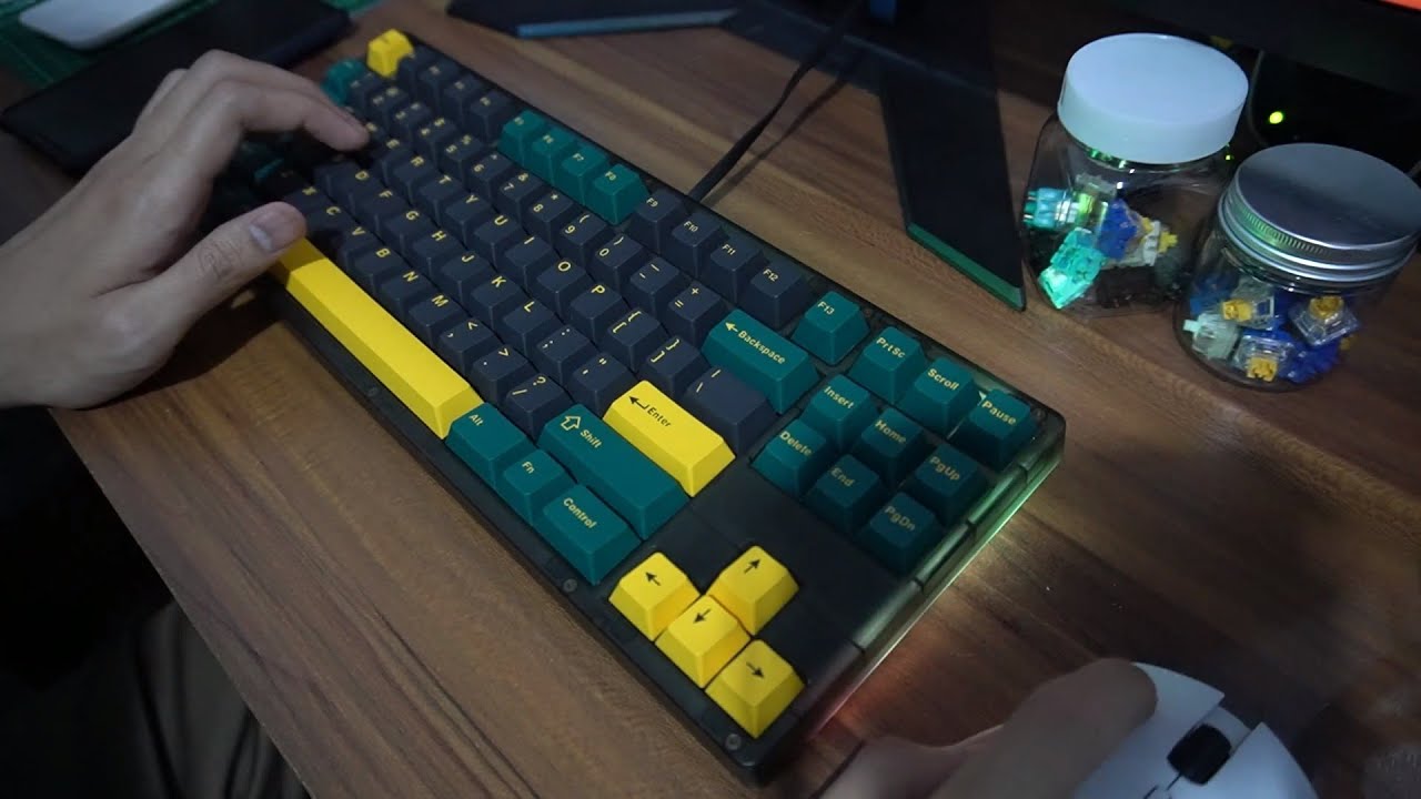 Kbdfans Tiger 80 Lite, KTT Kang White V3, Akko Marrs Green Keycaps ...