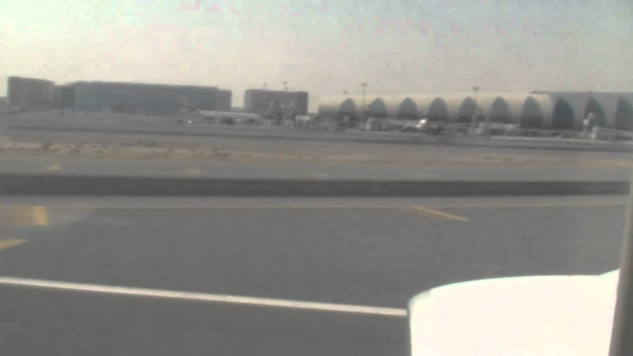 Emirates B777-31H [EK404] Take-off - Dubai [DXB-SIN] - YouTube
