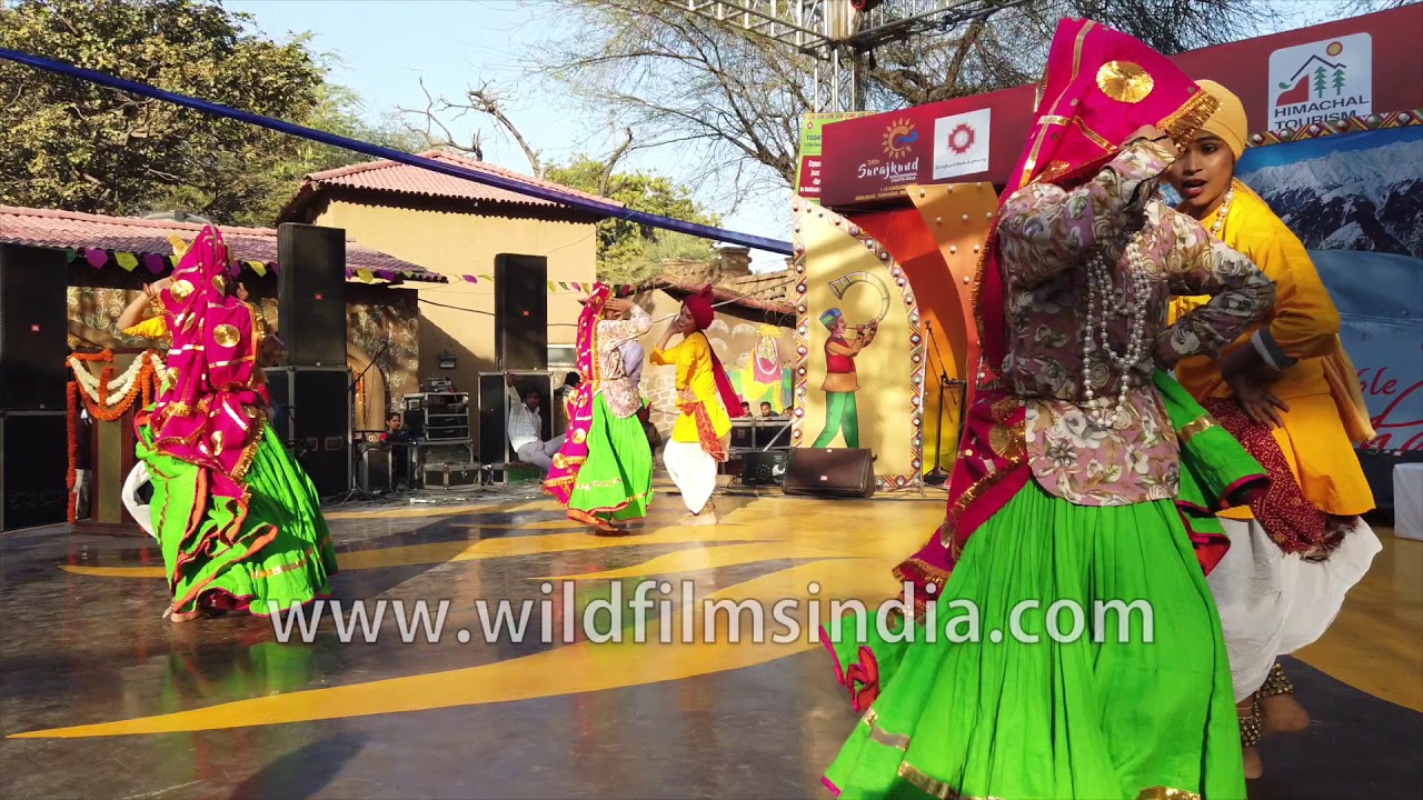 Women from Haryana dance energetically: Haryanavi folk dance - YouTube