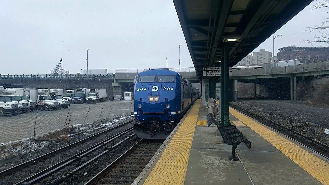 Metro North's Phoebe Snow(Holiday train) - YouTube